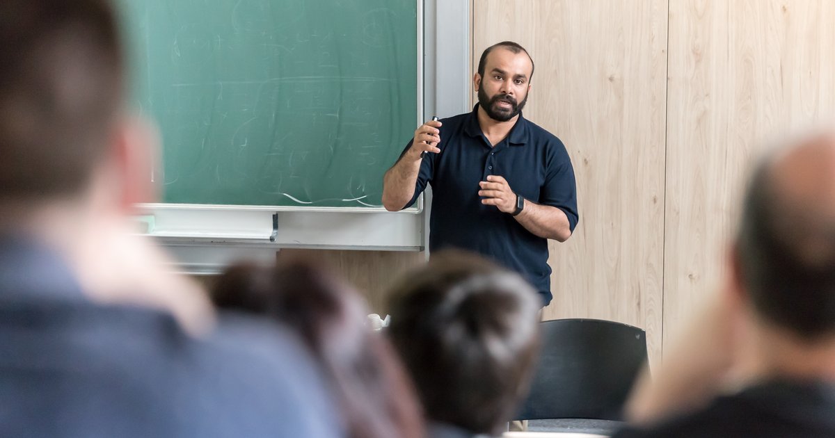 Vedecký seminár: Israr Akhter